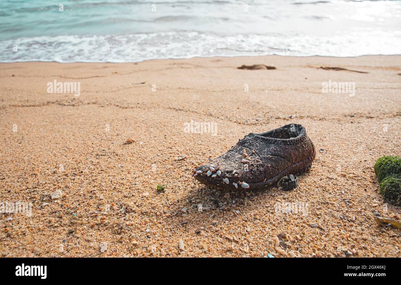 Discarded shoes hi-res stock photography and images - Alamy