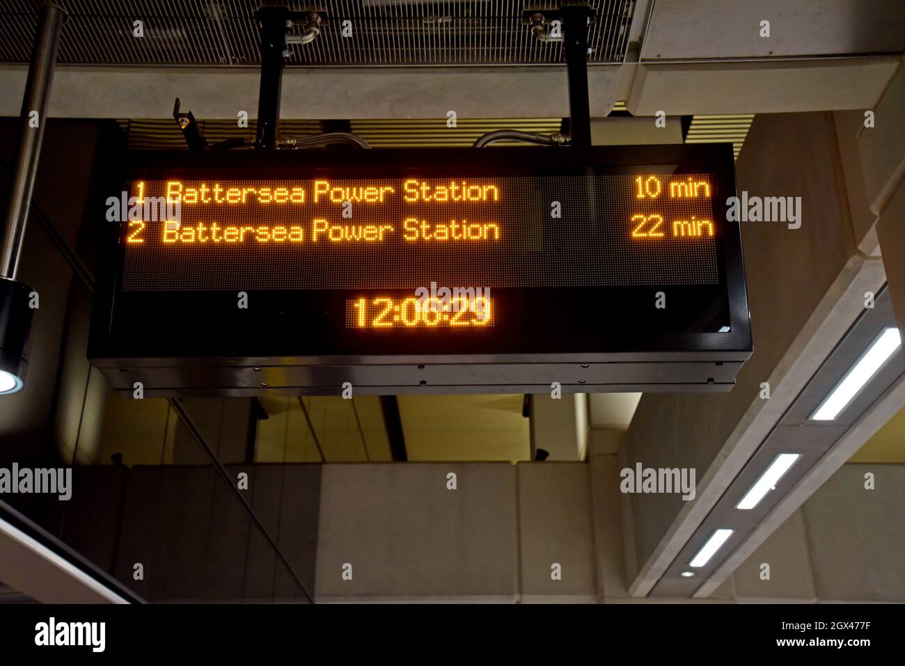 Northern line tube nine elms hi-res stock photography and images - Alamy