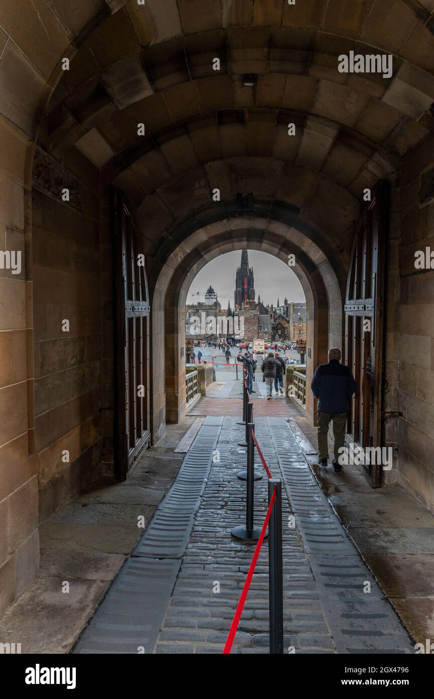 Inside edinburgh castle hi-res stock photography and images - Alamy