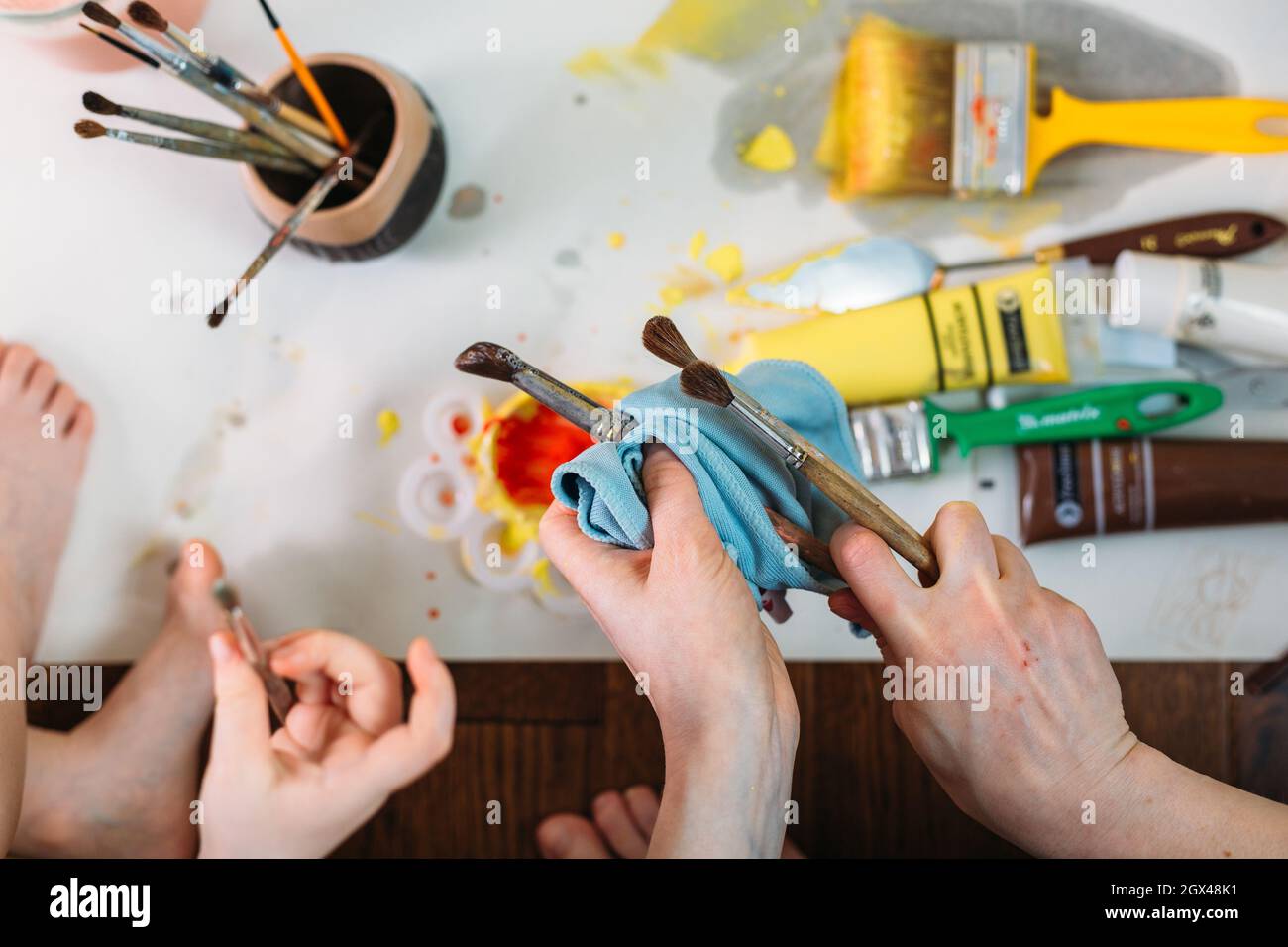 Female hands hold paint brushes. Painting a picture on an easel Stock ...