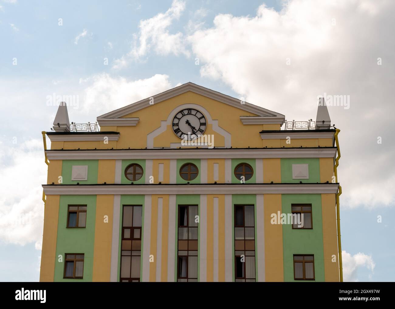 High rise office clockwork hi-res stock photography and images - Alamy