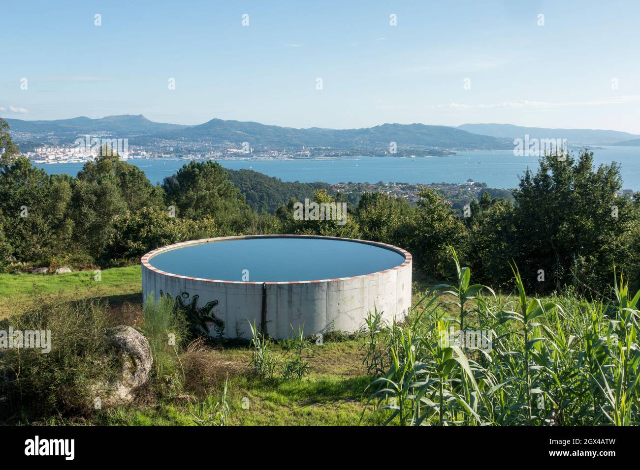 Water with basin hi-res stock photography and images - Alamy