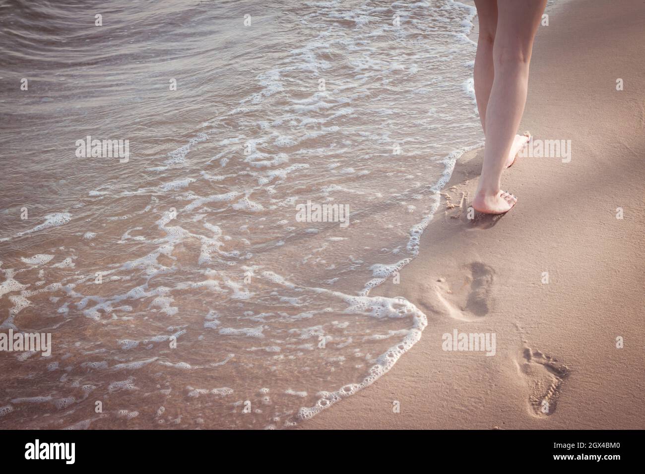 Pretty Feet Barefoot Beach High Resolution Stock Photography and Images ...