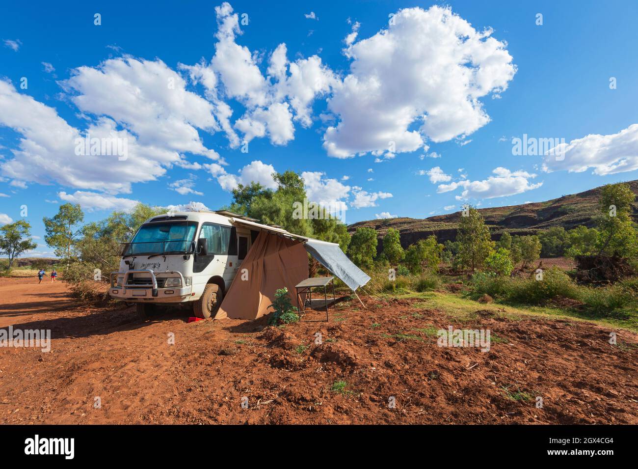 Motorhome camping at scenic Carawine Gorge near Marble Bar, Pilbara ...