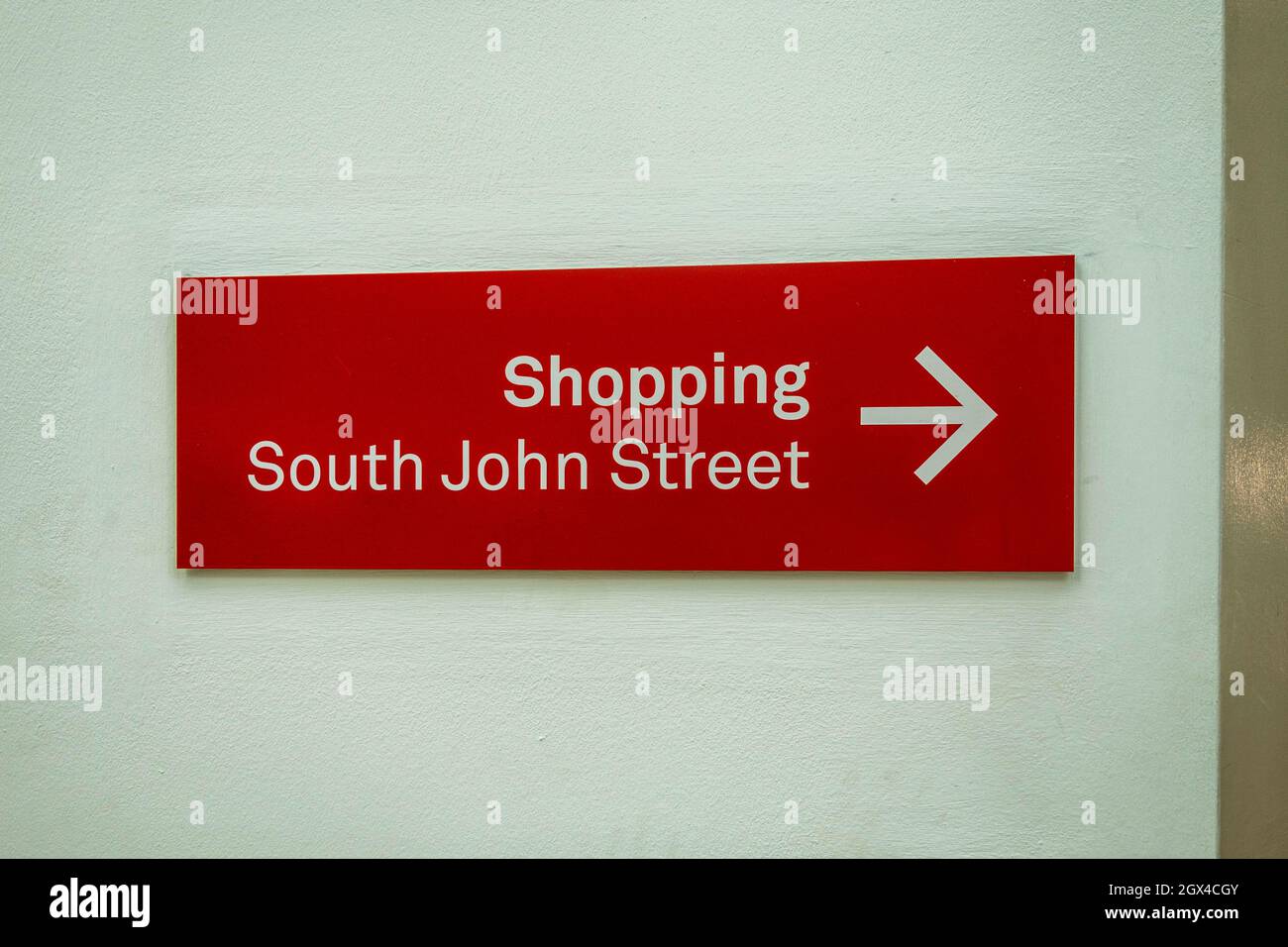 Shopping directions hi-res stock photography and images - Alamy