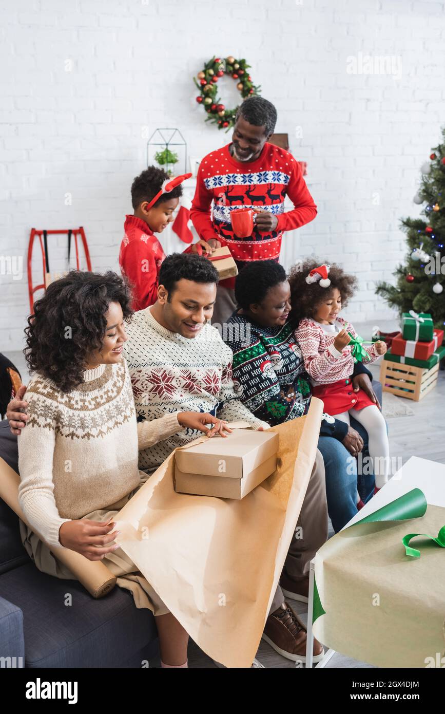 African american mother daughter packing hi-res stock photography and ...