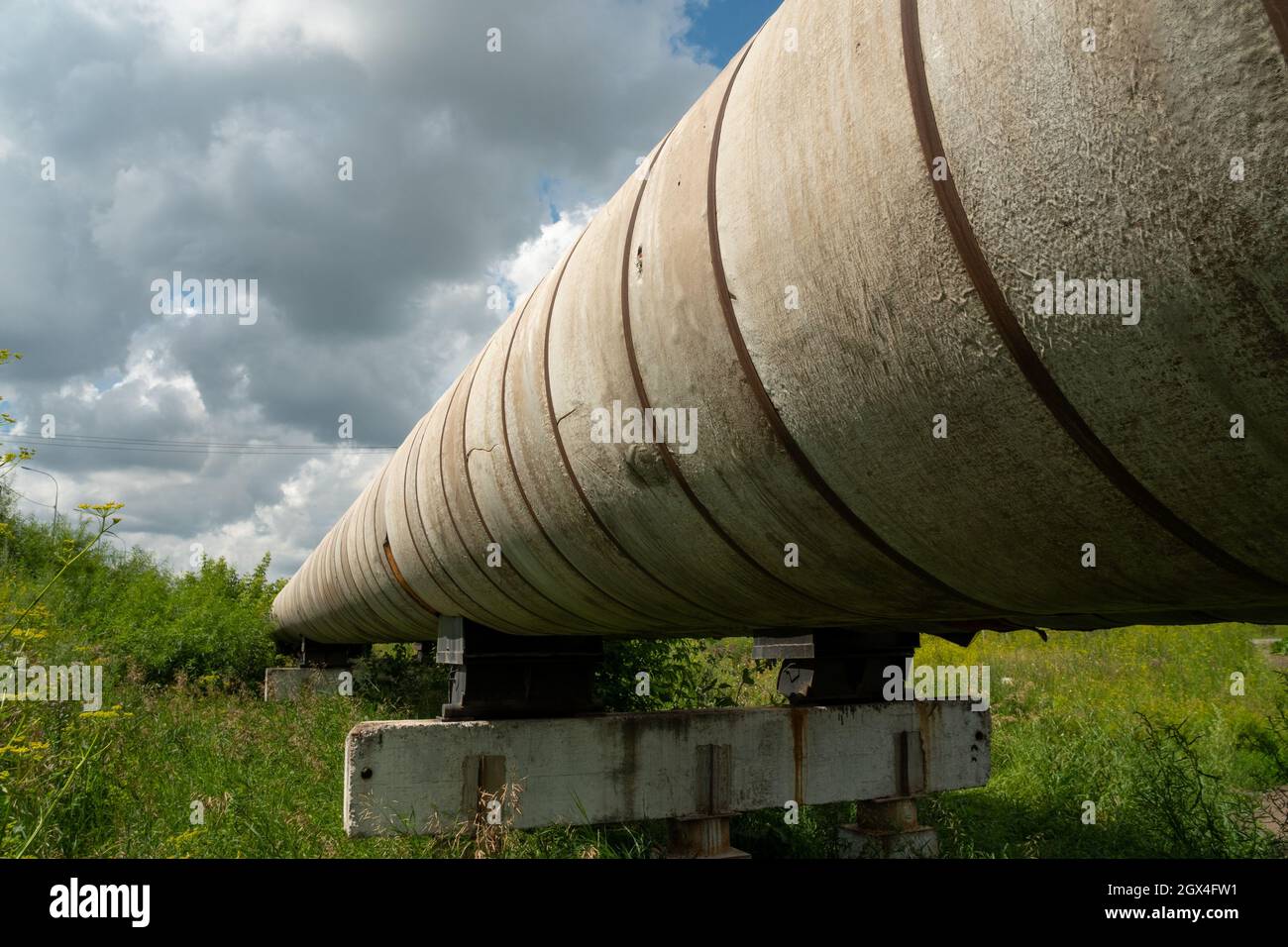 Pipeline above ground hi-res stock photography and images - Alamy