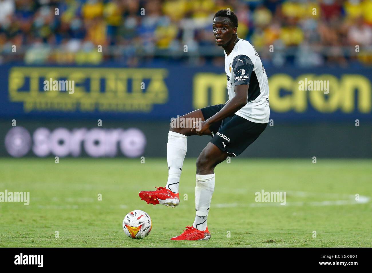 Mouctar Diakhaby of Valencia CF during the La Liga match between Cadiz ...