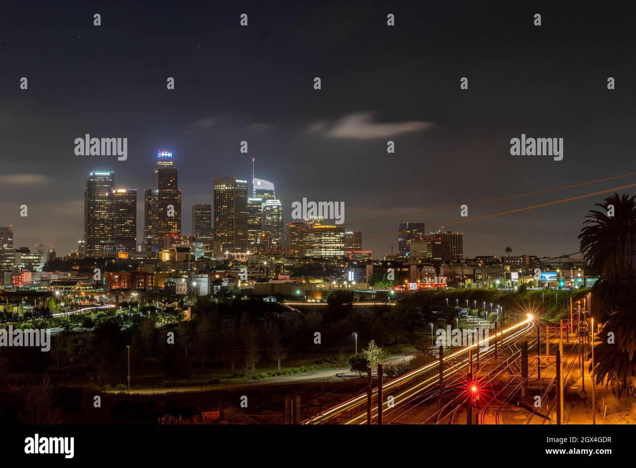 Dark background view city hi-res stock photography and images - Alamy
