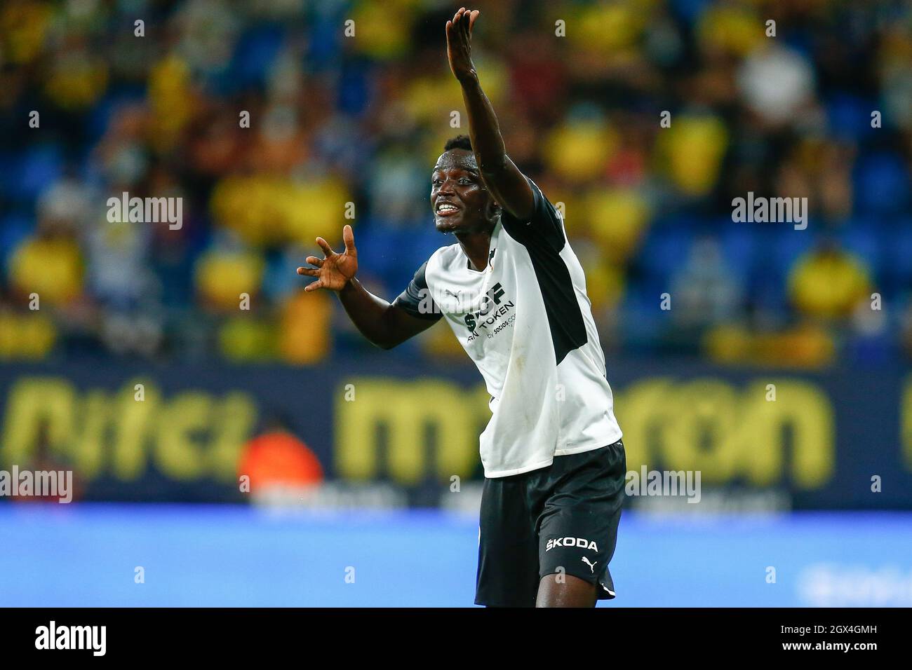 Mouctar Diakhaby of Valencia CF during the La Liga match between Cadiz ...