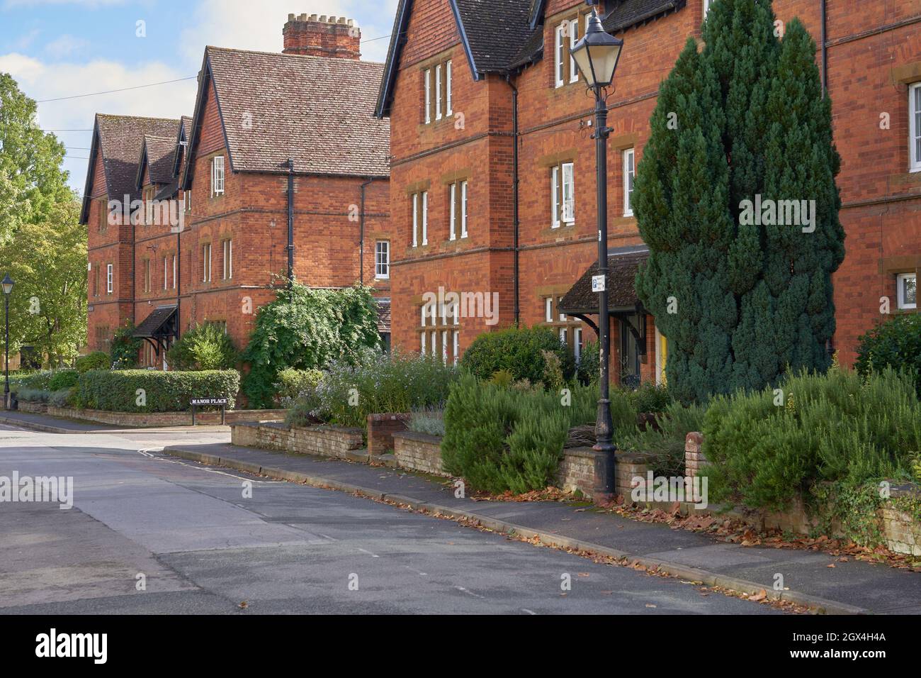 Traditional red brick houses on Manor Road, Oxford. J.R.R. Tolkien ...