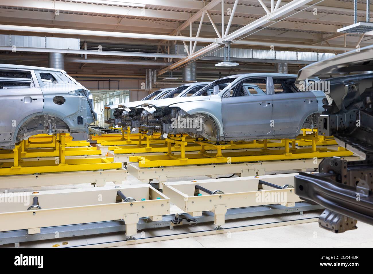 line with car bodies in a high-tech factory Stock Photo - Alamy