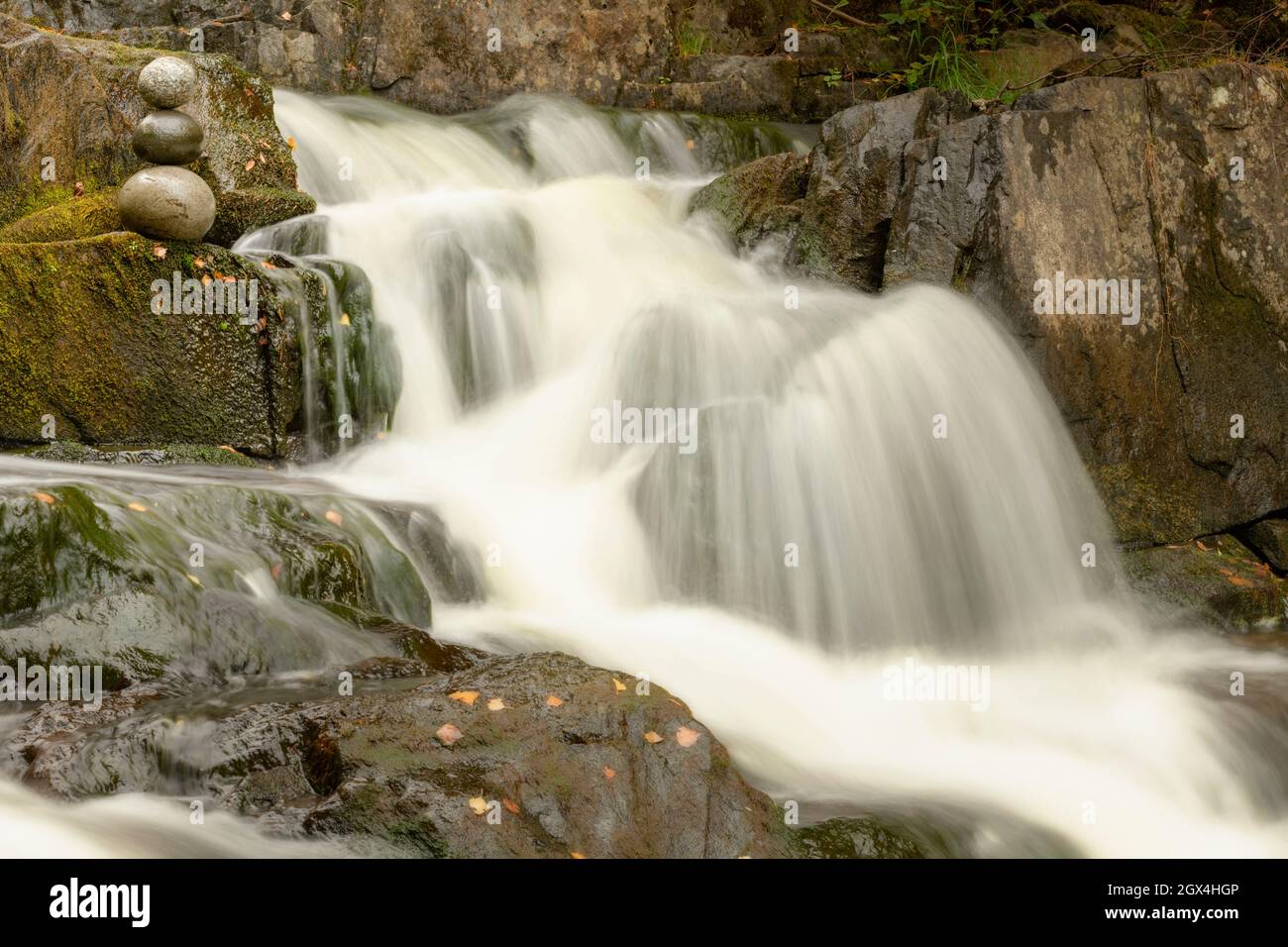 Round waterfall hi-res stock photography and images - Alamy