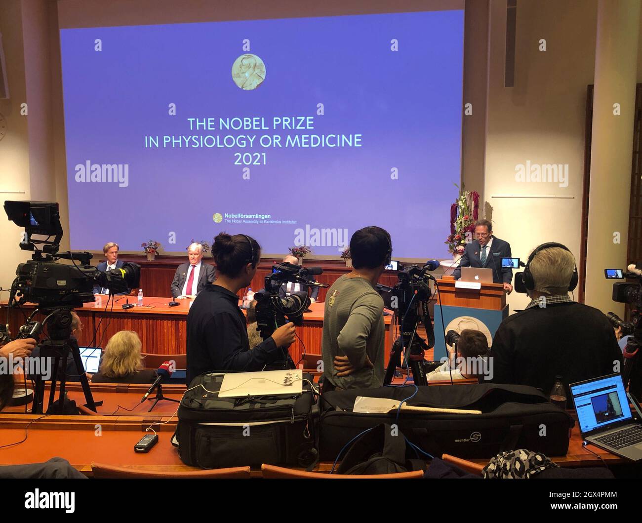 Stockholm, Sweden. 04th Oct, 2021. Thomas Perlmann (back, r), Secretary of the Nobel Assembly ...