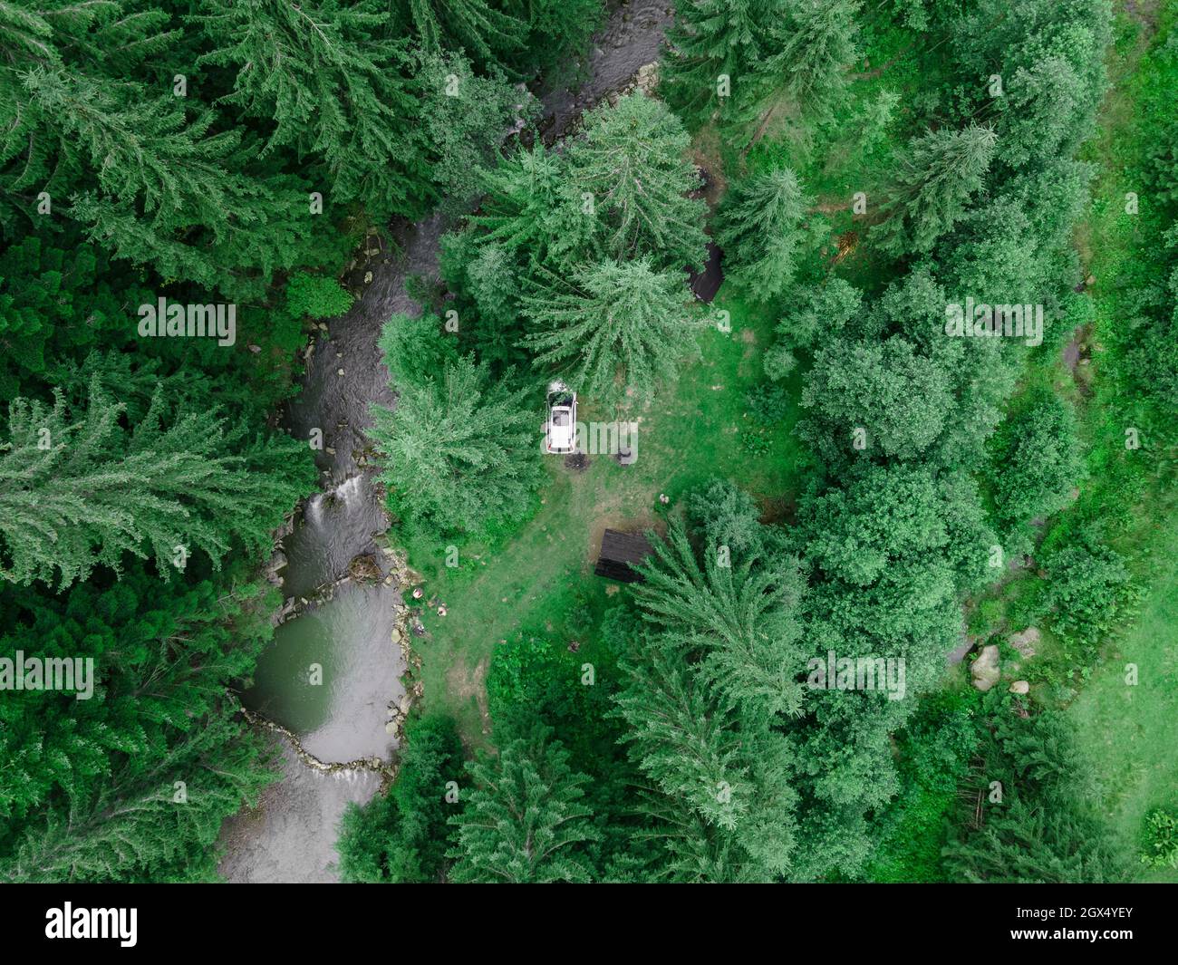 overhead view of the suv car in forest camping site summertime Stock ...