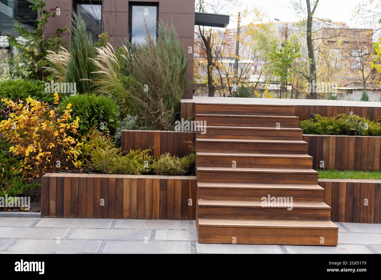 Flight Of Stair Steps Outside A Building Stock Photo - Alamy