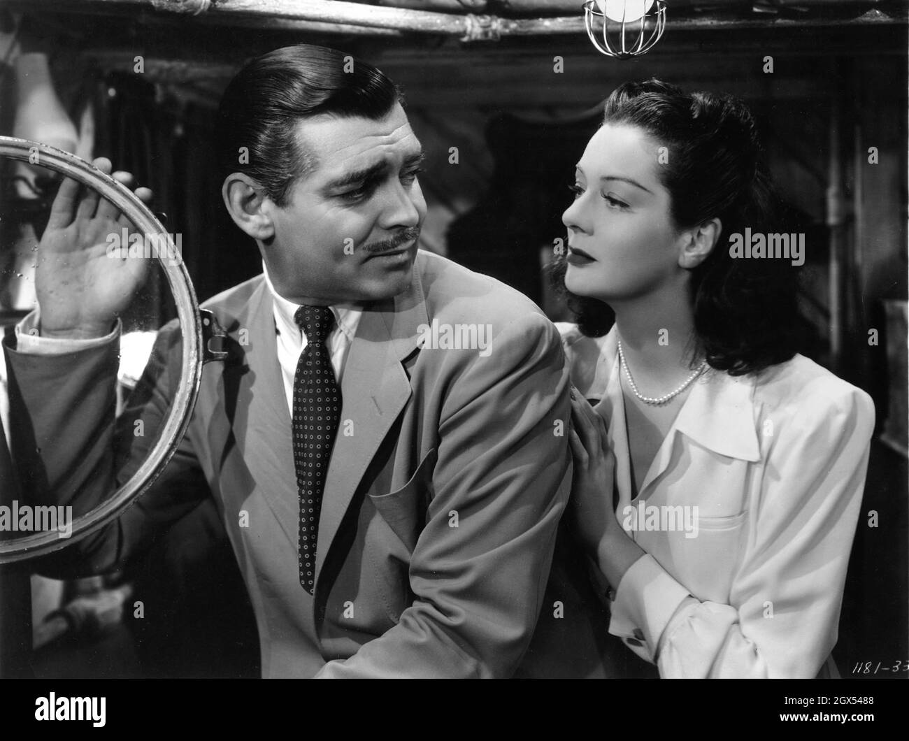 CLARK GABLE and ROSALIND RUSSELL in THEY MET IN BOMBAY 1941 director ...
