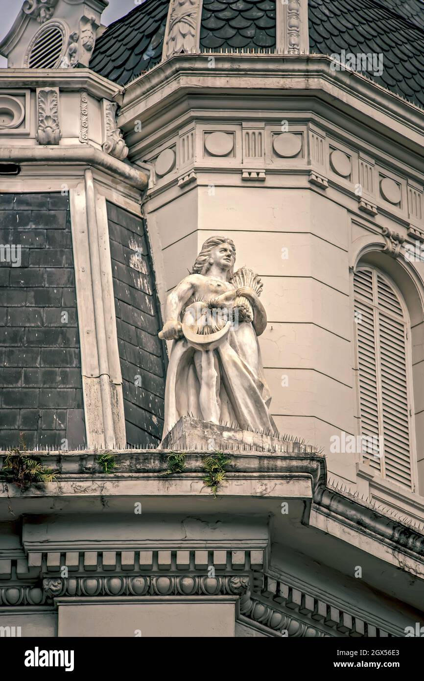 Statue vierge vierge marie hi-res stock photography and images - Alamy