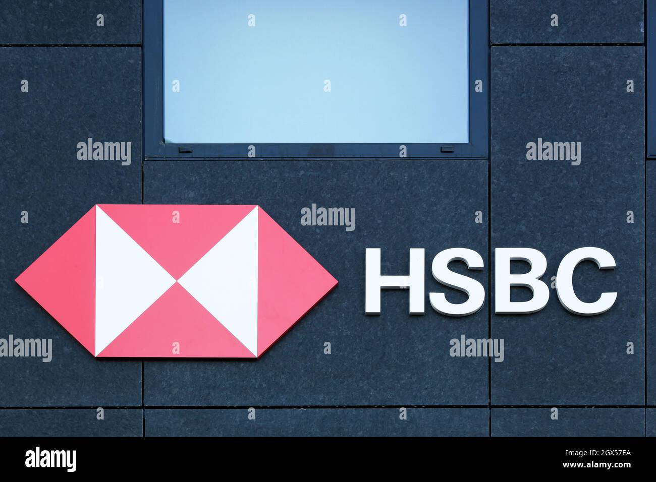 Hsbc logo hi-res stock photography and images - Alamy
