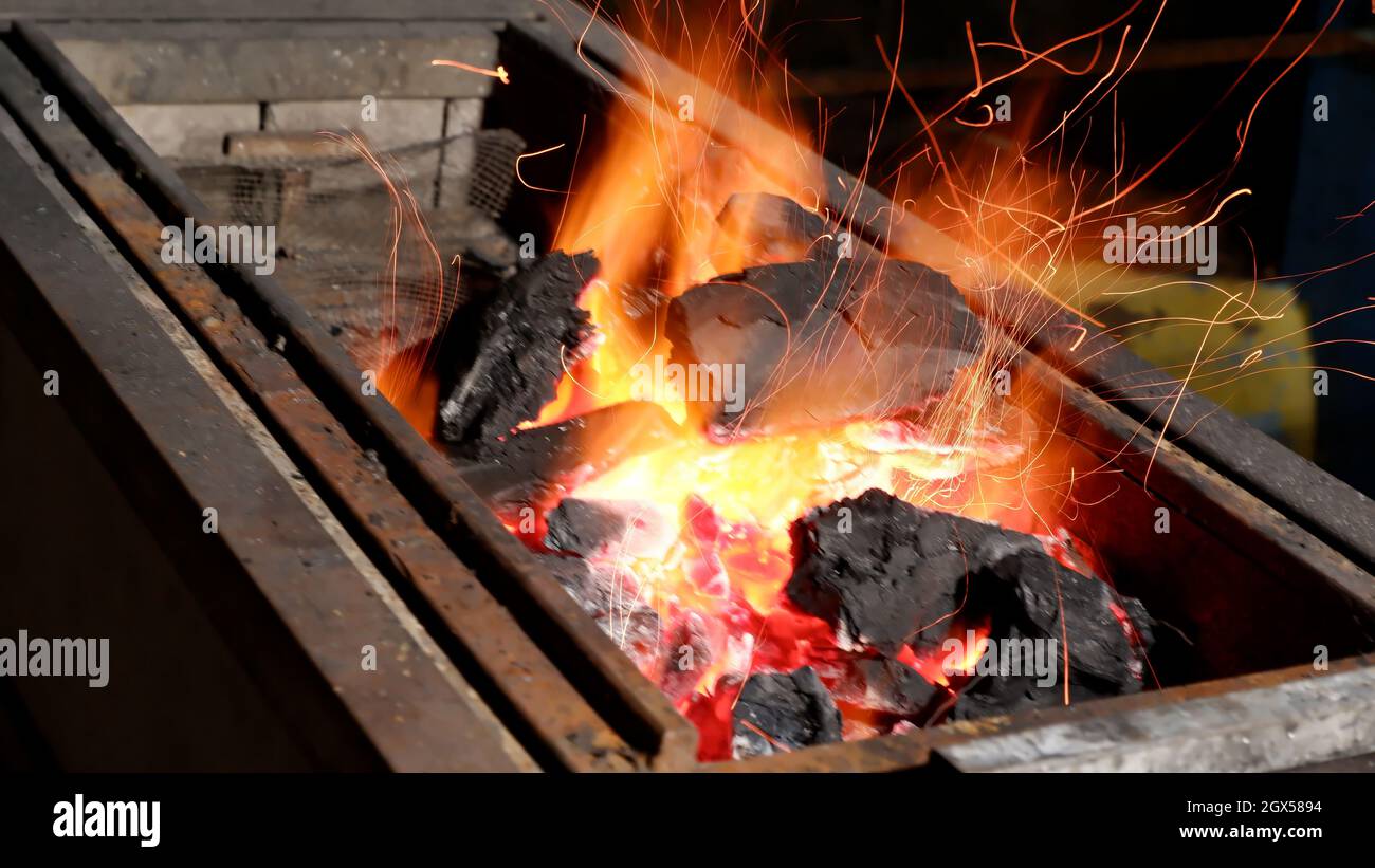 Closeup of cracking grill fire Stock Photo - Alamy