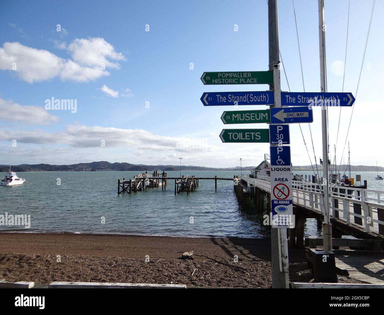 Kaka Point Beach High Resolution Stock Photography and Images - Alamy