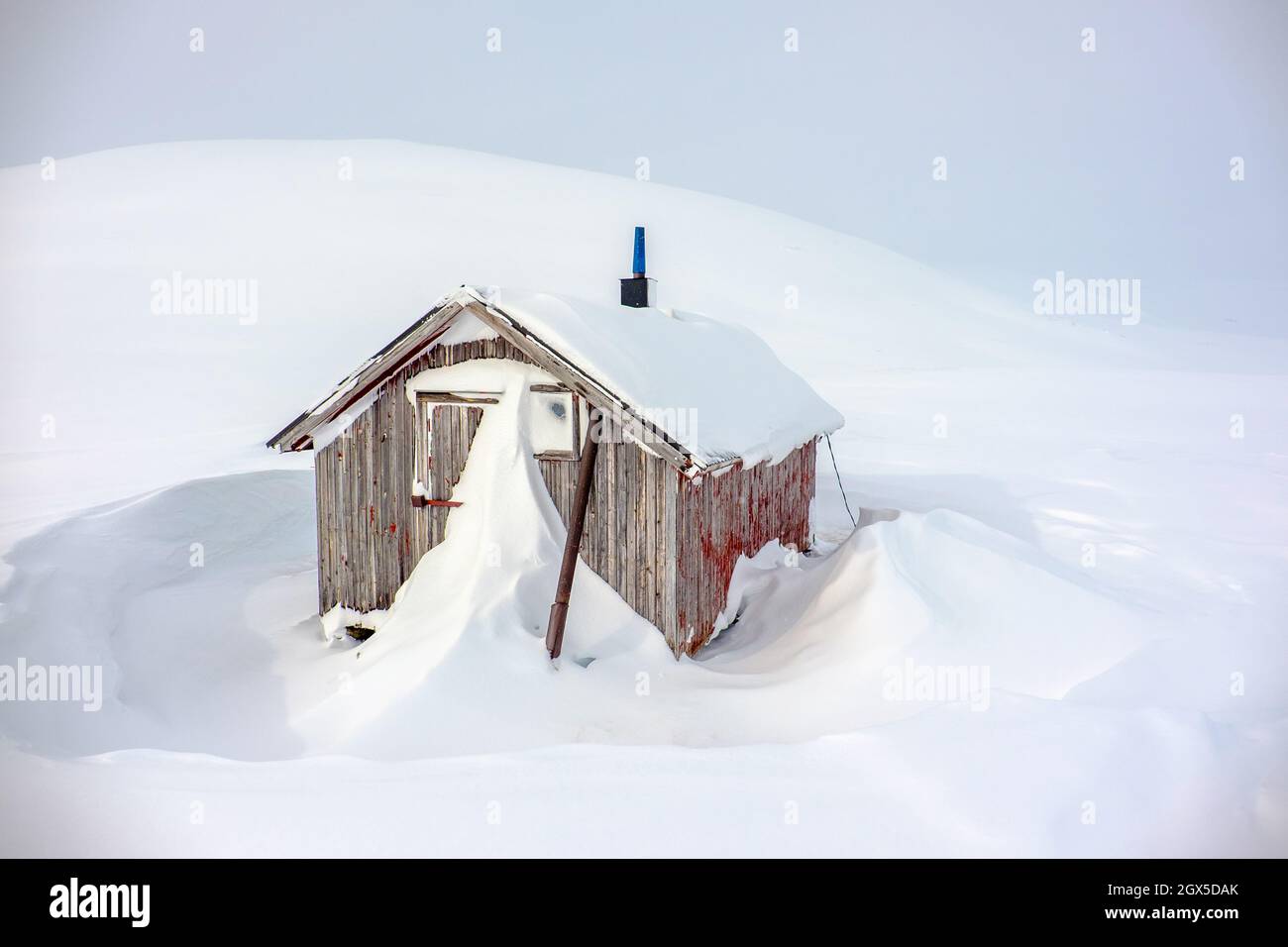Wooden cabins hi-res stock photography and images - Alamy