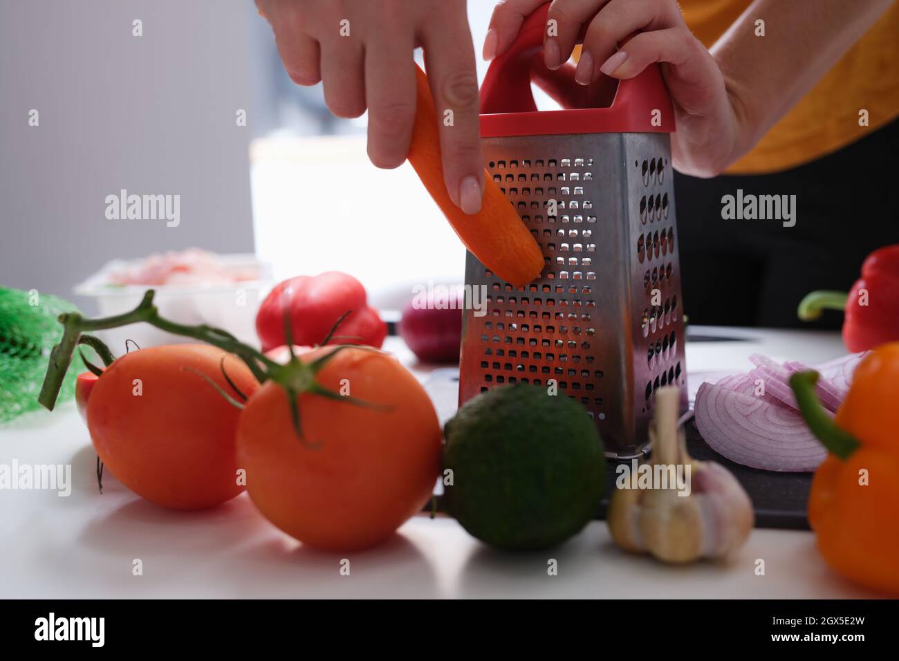 Grating vegetables hi-res stock photography and images - Alamy