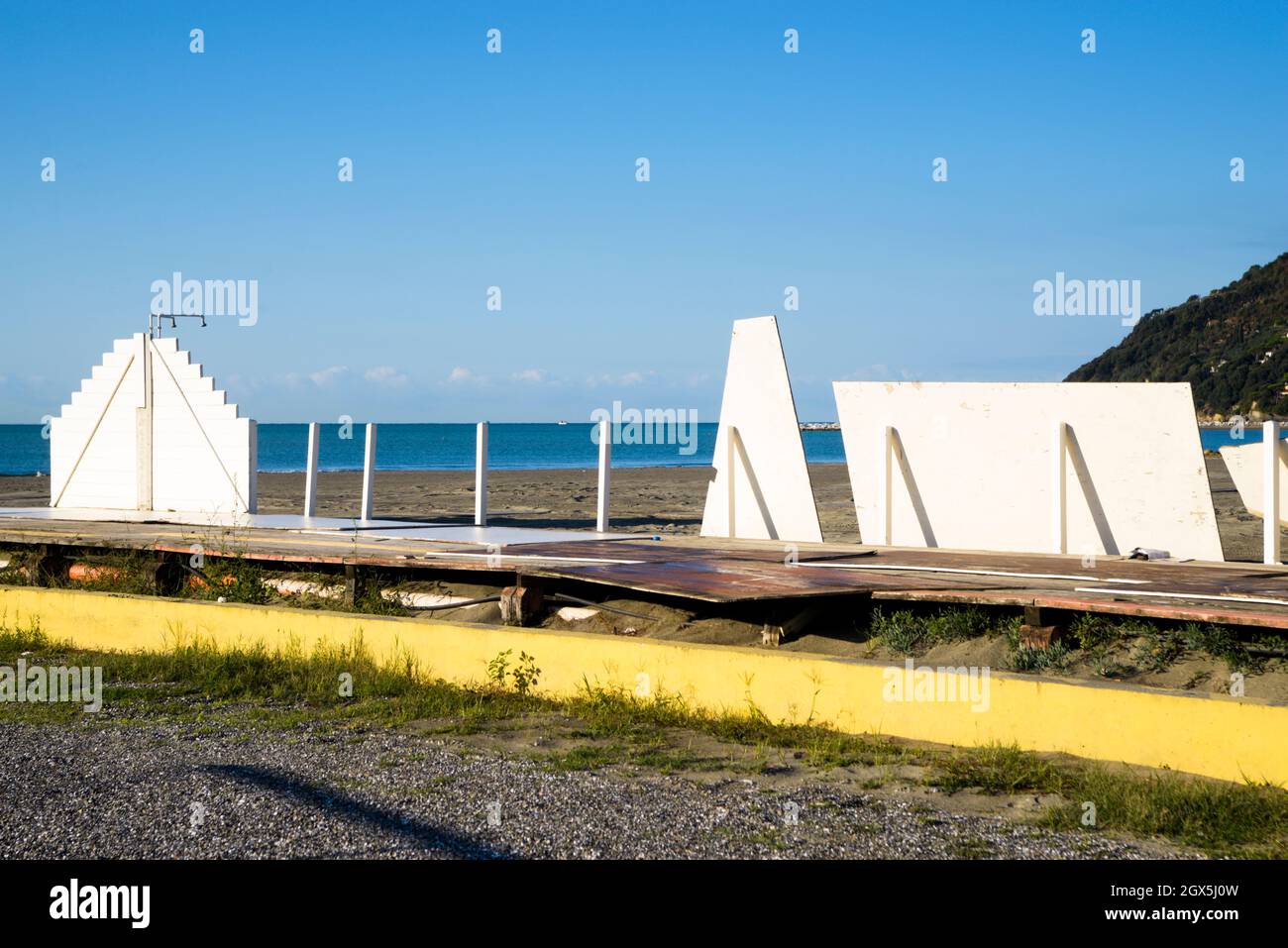 Desolated structures hi-res stock photography and images - Alamy