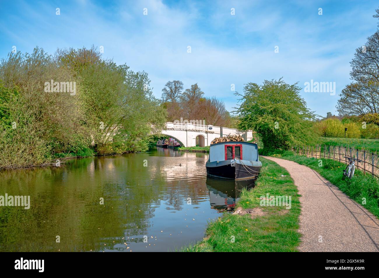 View of the river Gade (Grand Union Canal) and The Grove Bridge (Grove ...