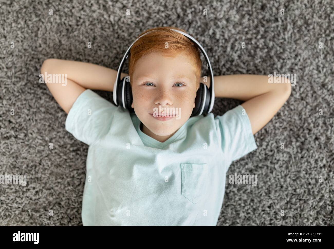 Boy with headset hi-res stock photography and images - Alamy