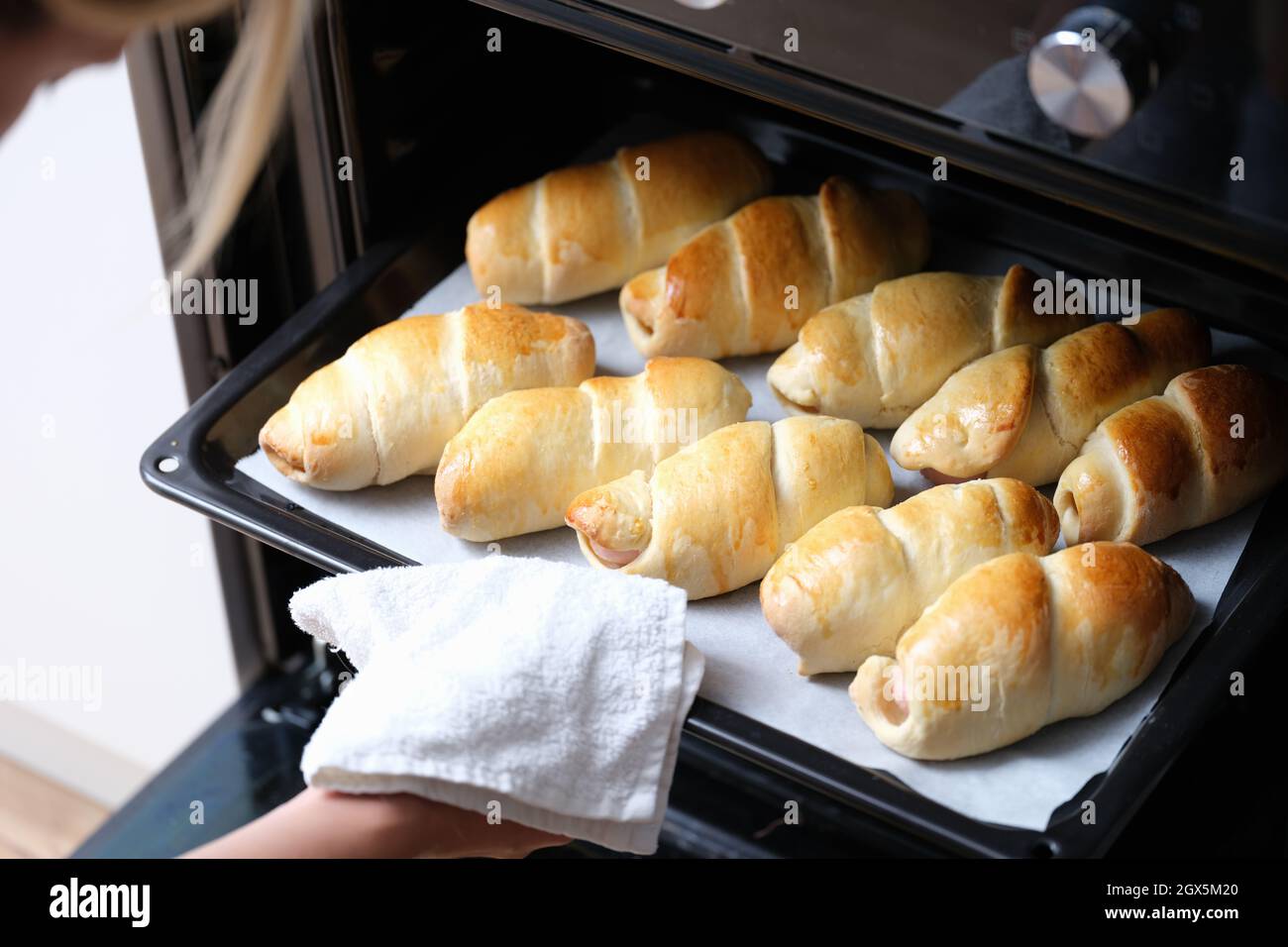 Woman taking baking sheet hi-res stock photography and images - Alamy
