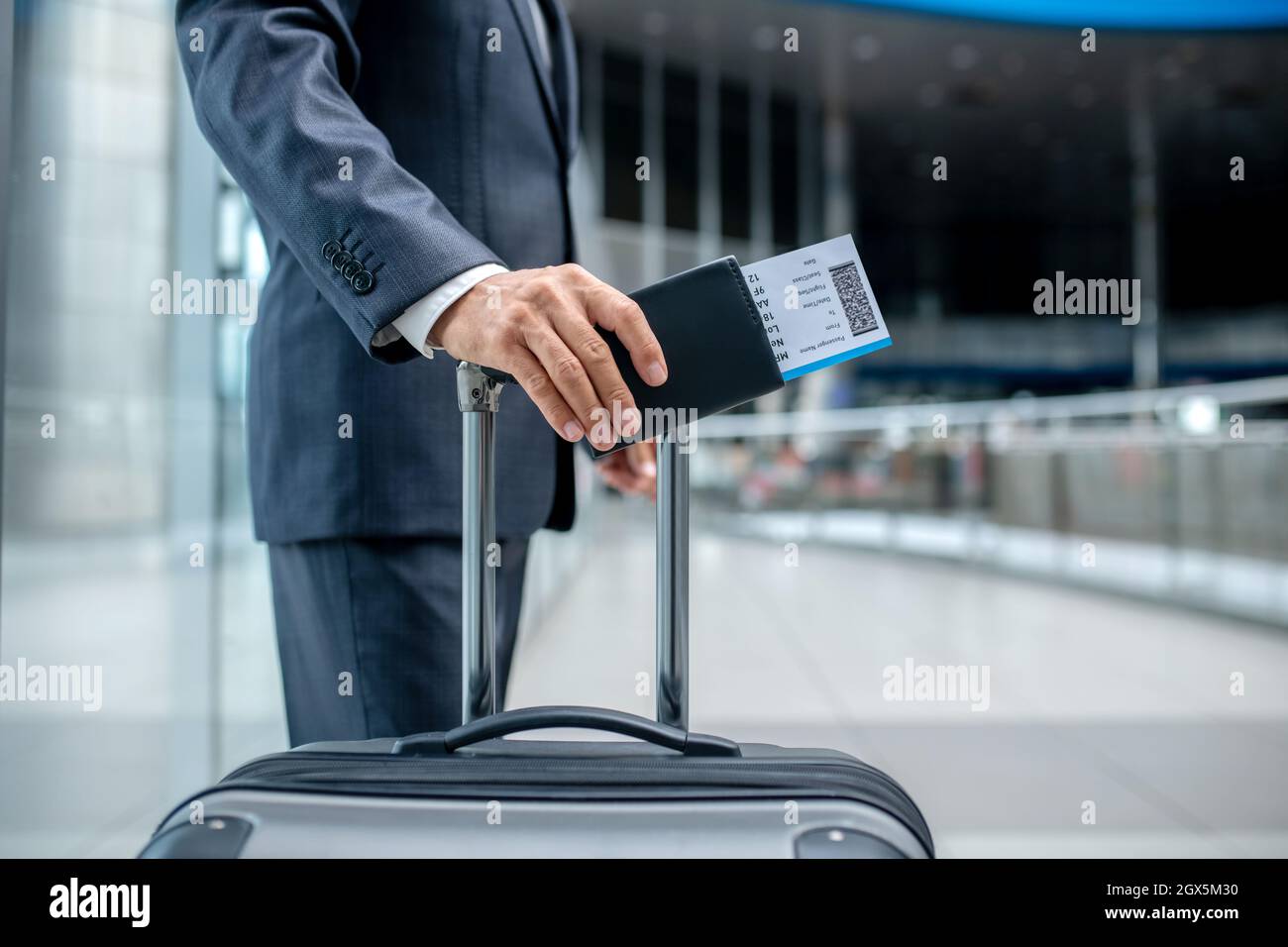 Hand holding passport suitcase hi-res stock photography and images - Alamy