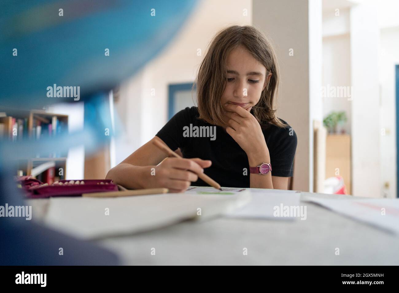 Teen girl writing pen home hi-res stock photography and images - Alamy