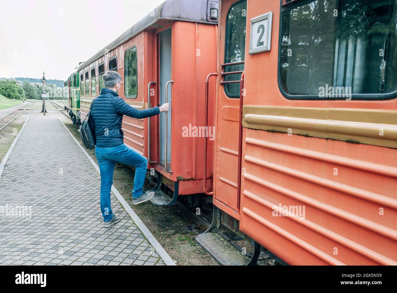 Shoulder ride adults hi-res stock photography and images - Alamy