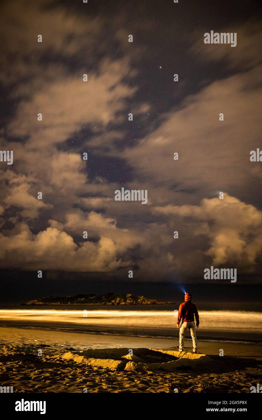 Staring up at the stars hi-res stock photography and images - Alamy