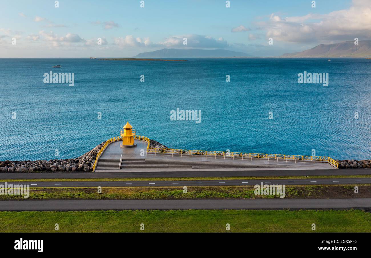 Dominant colour yellow hi-res stock photography and images - Alamy