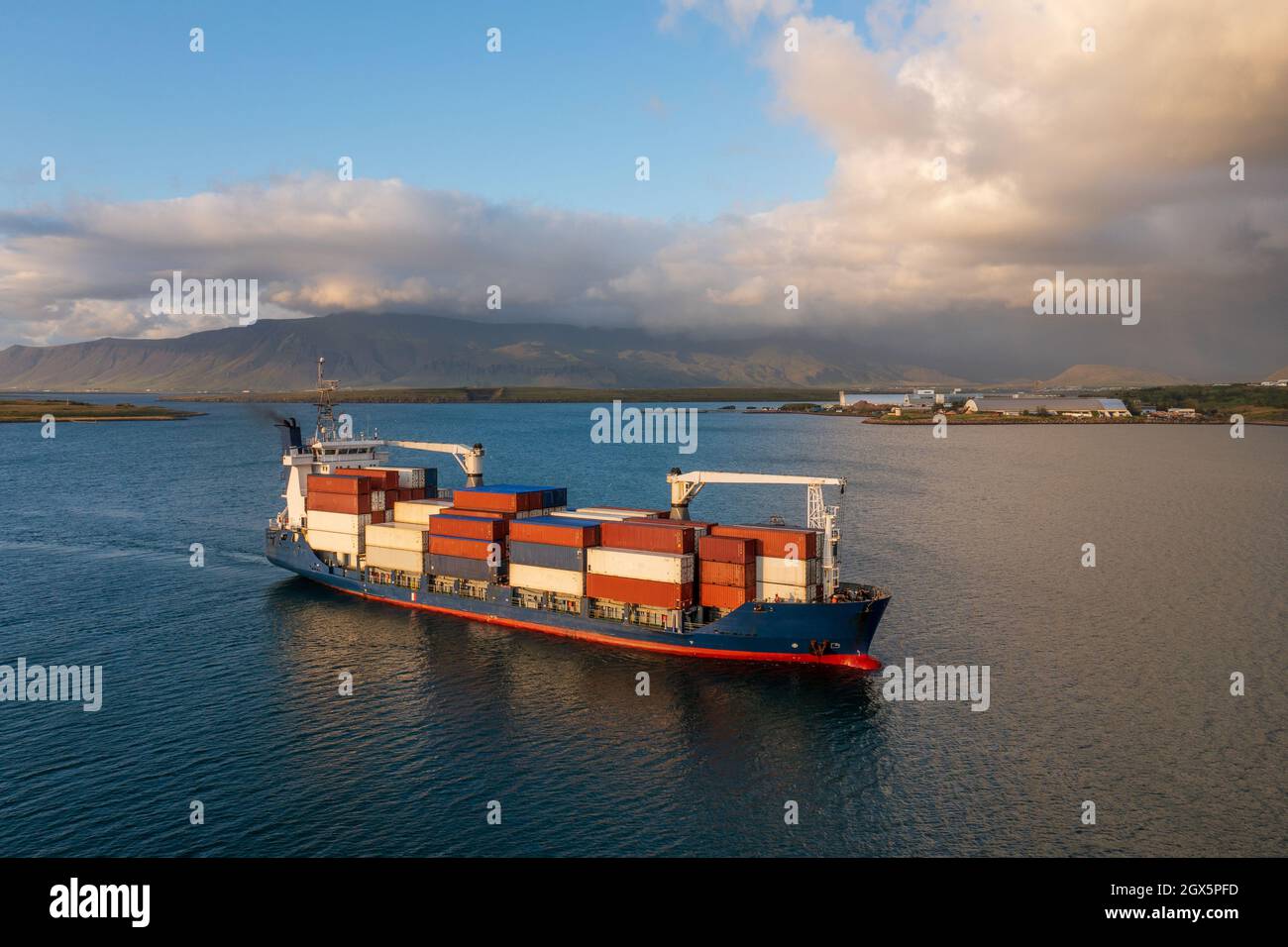 Cargo shipping contaner hi-res stock photography and images - Alamy