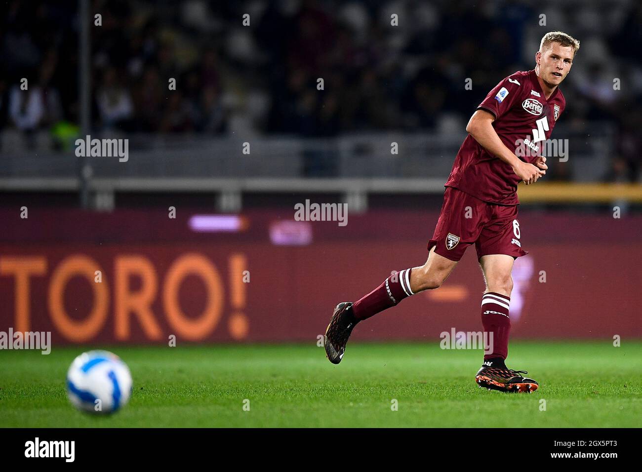 Football derby full length ball hi-res stock photography and images - Alamy