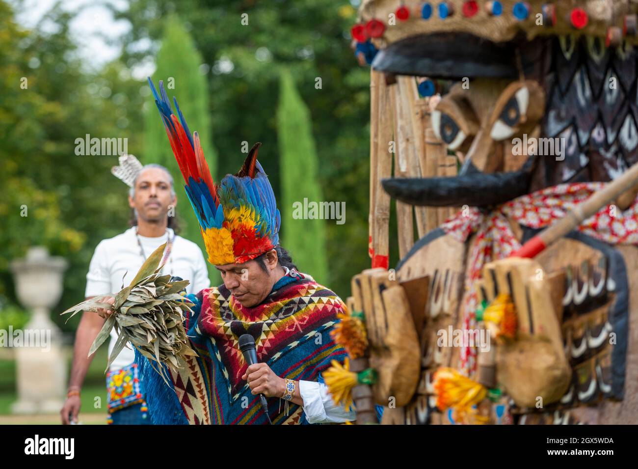 London, UK. 4 October 2021. (C) Kurikindi, a shaman from the Amazonian ...