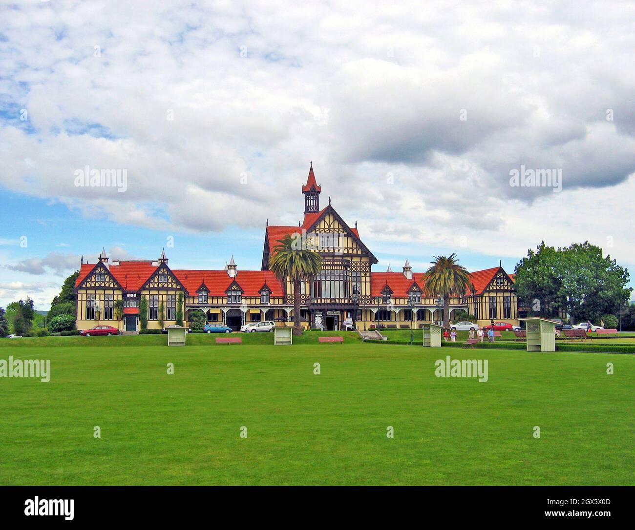 Timber framed elizabethan revival architecture hi-res stock photography ...