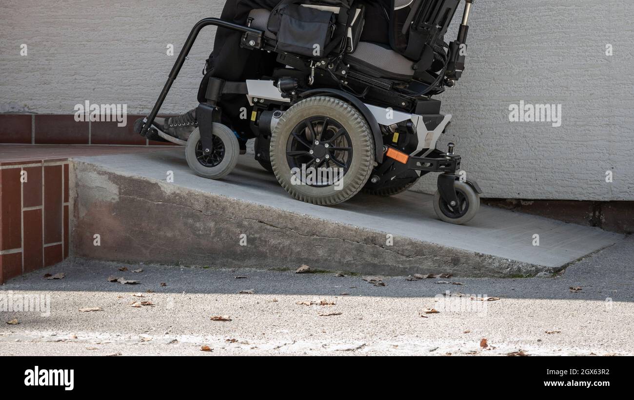 Ramp people with disability at entrance of a building Stock Photo - Alamy