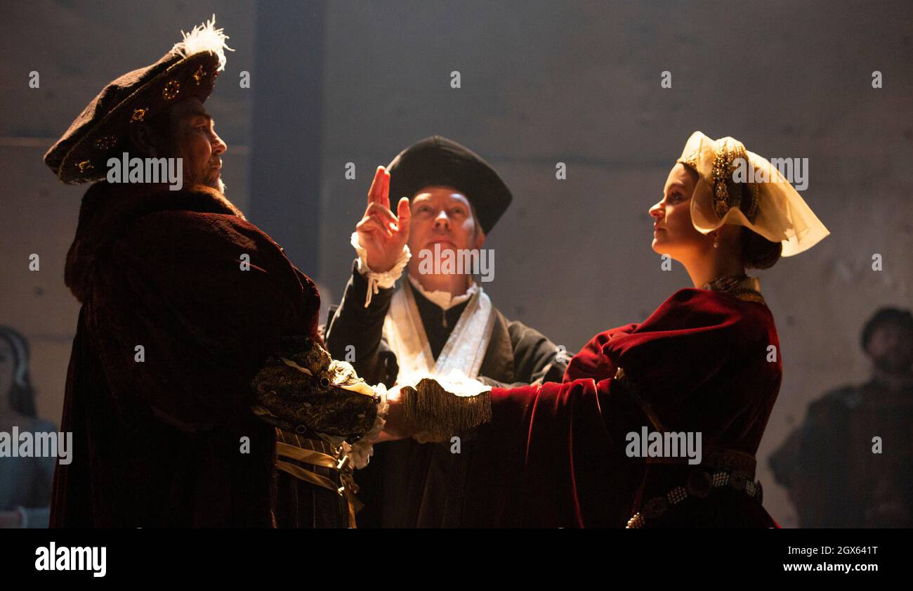 l-r: Nathaniel Parker (King Henry VIII), Giles Taylor (Archbishop ...