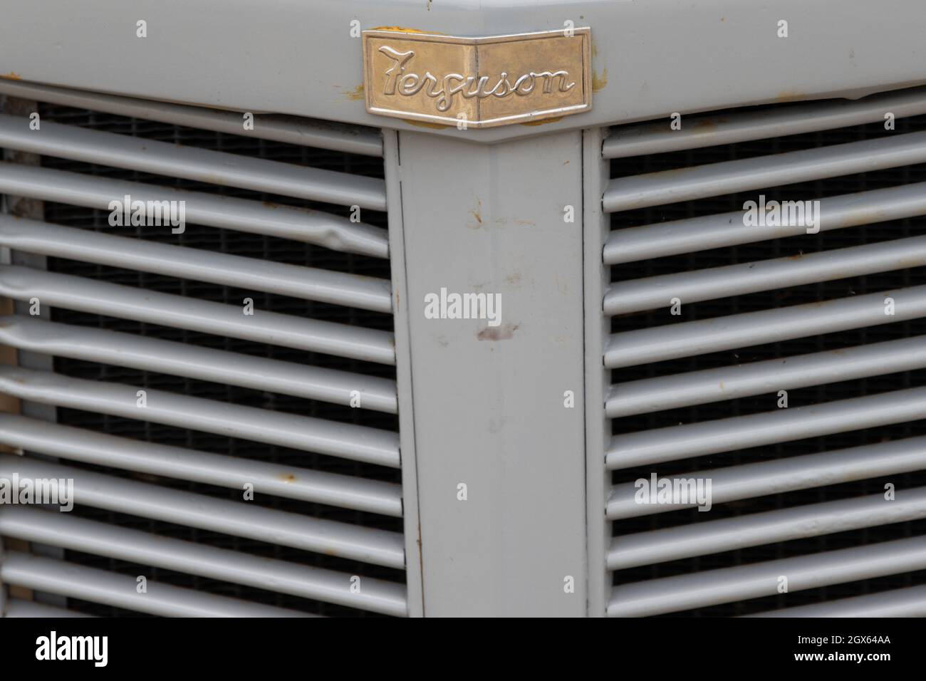 Ford tractor grill hi-res stock photography and images - Alamy