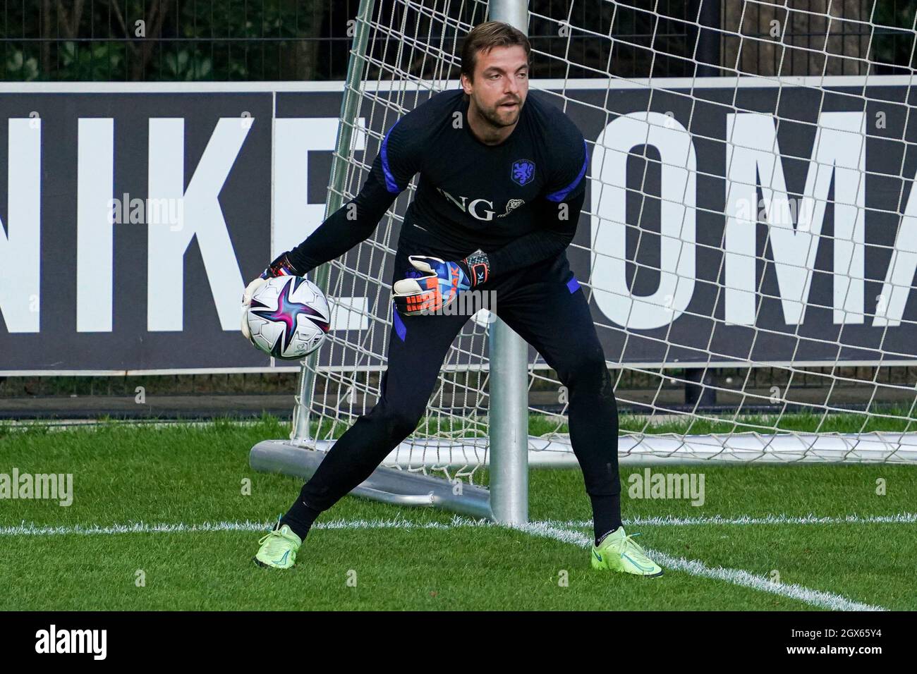ZEIST, NETHERLANDS - OCTOBER 4: Tim Krul of the Netherlands during a ...