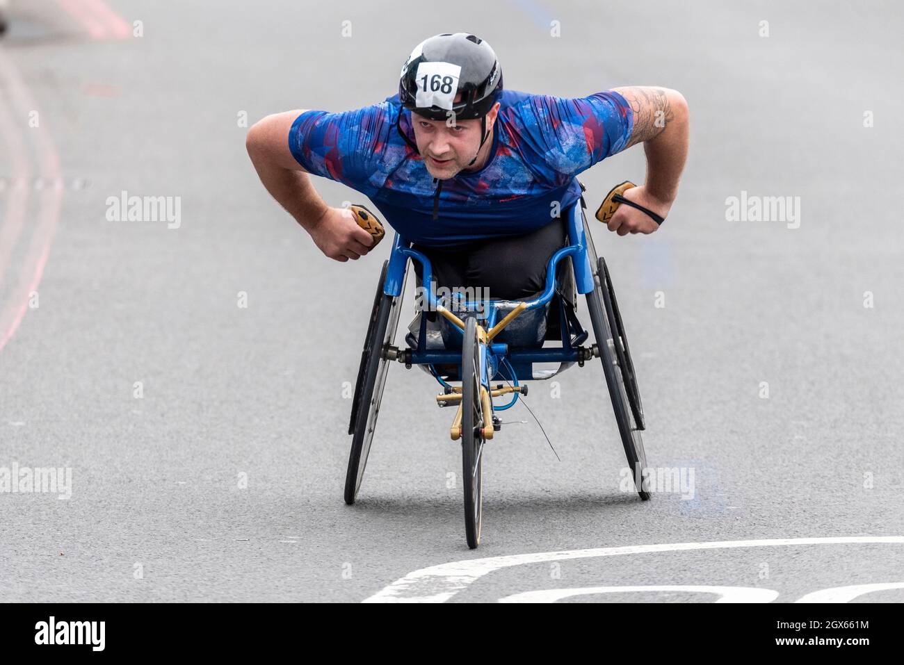 Stuart Bloor racing in the Virgin Money London Marathon 2021 wheelchair ...