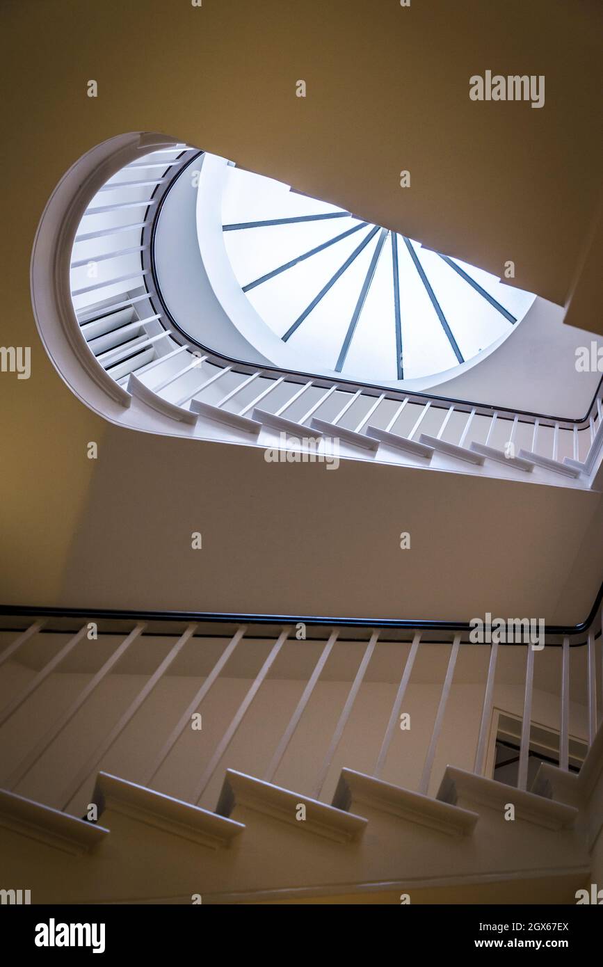 English old style staircase hi-res stock photography and images - Alamy