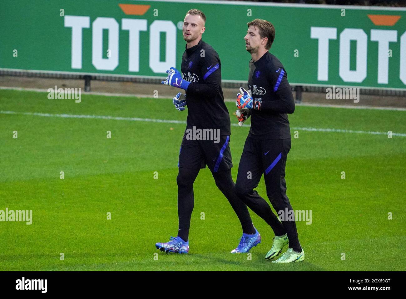 ZEIST, NETHERLANDS - OCTOBER 4: Mark Flekken of the Netherlands and Tim ...