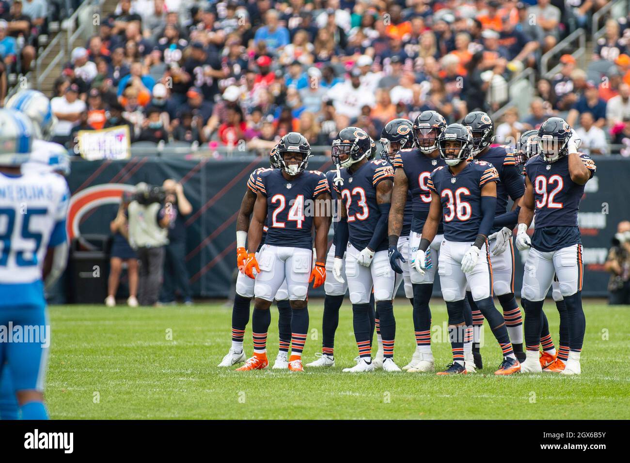 Defensive line snap hi-res stock photography and images - Alamy