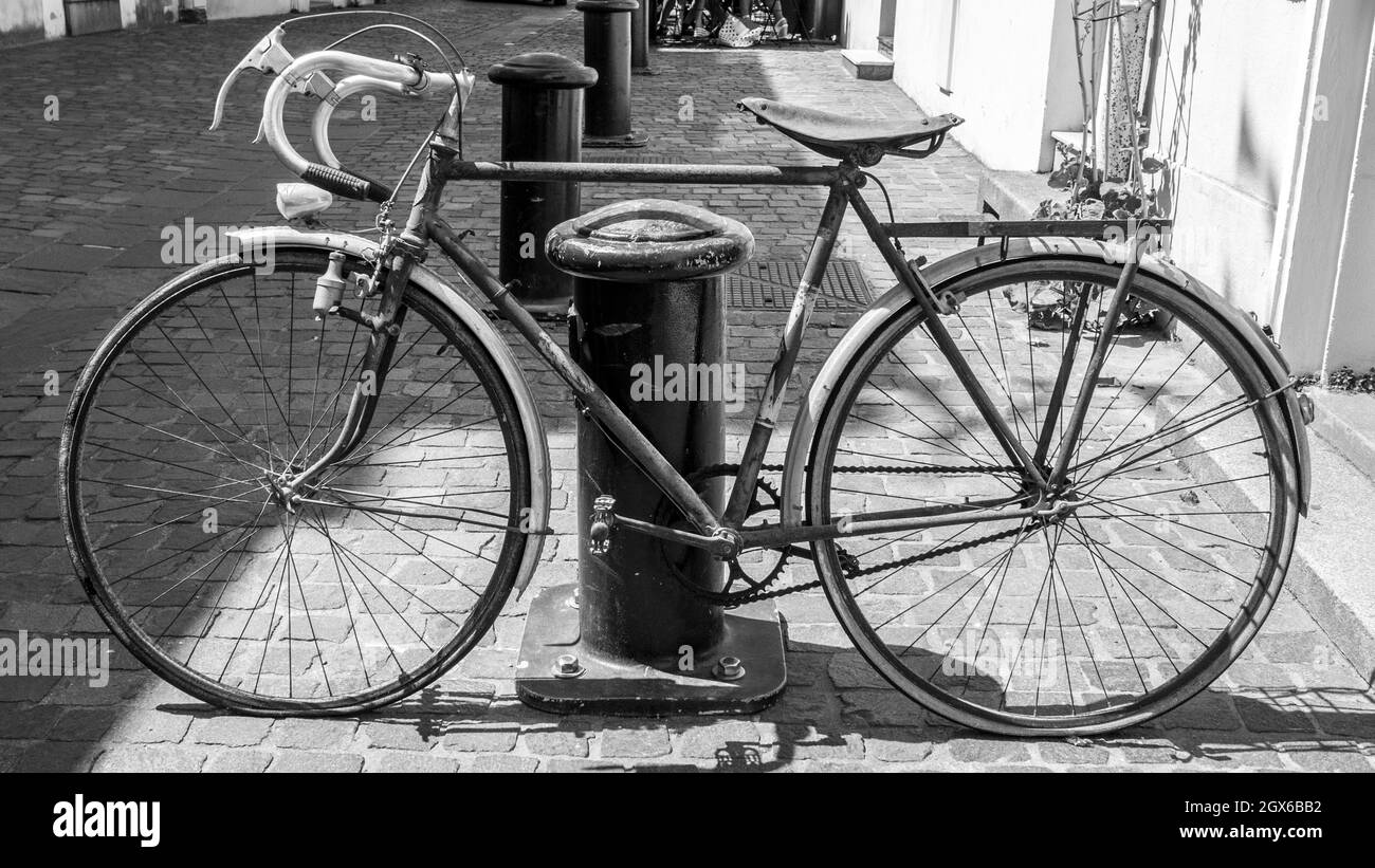 Rusty cycle Black and White Stock Photos & Images - Alamy