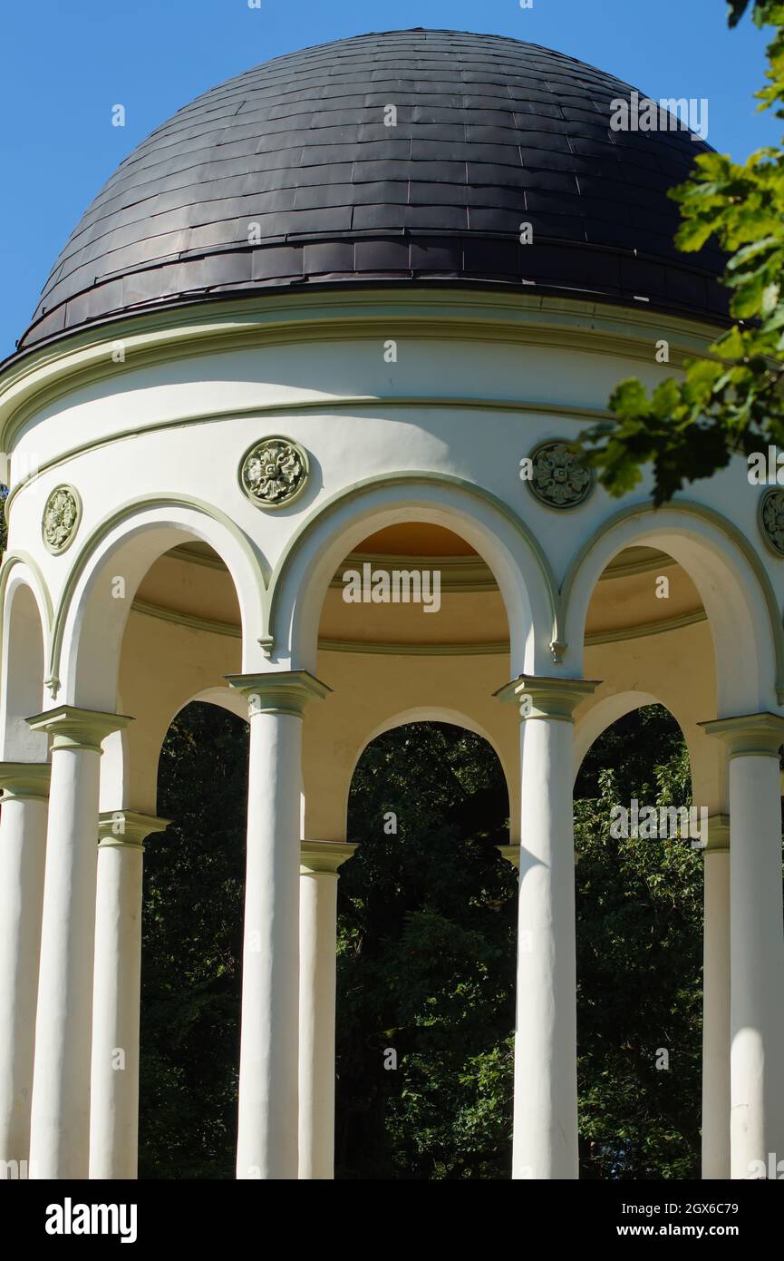 Monopteros tempel hi-res stock photography and images - Alamy